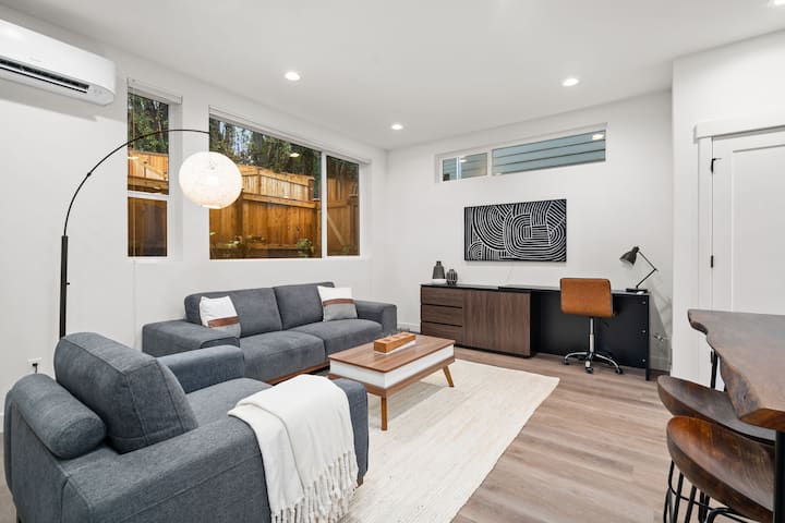 Modern Home, Near Lightrail, A/c, With Ev Parking - Shoreline, WA