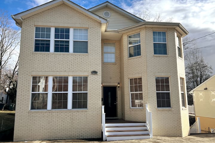 Luxury 3 Br 1.5 Baths Lower Level Unit: Nonsmoking - Arlington, VA