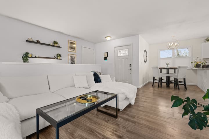 Stylish Ranch-style Home W/garage-near Red Rocks! - Englewood, CO