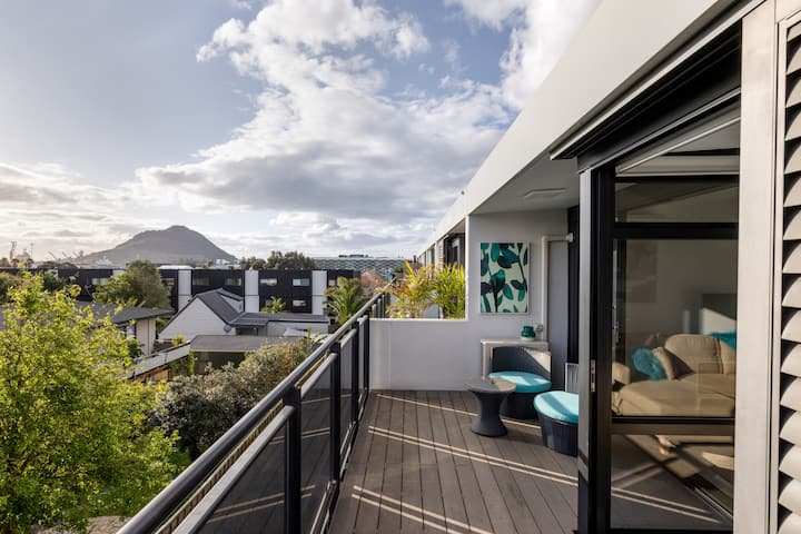 The Lookout ~ Mount Maunganui Apartment - Bay of Plenty