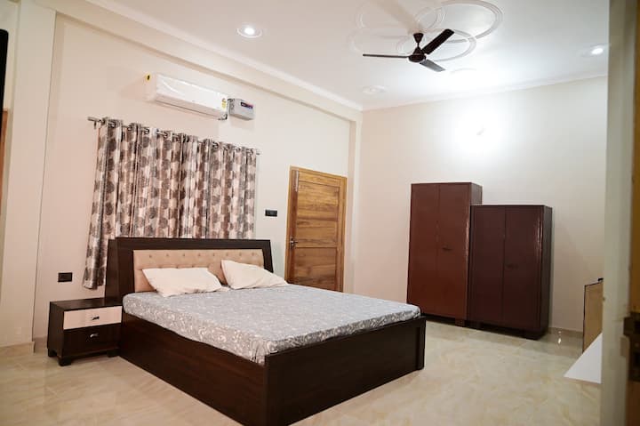 3-bhk Cozy Home In Ayodhya - Ayodhya