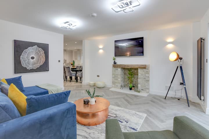 Kestrel Gardens Dunmow - London Stansted Airport (STN)