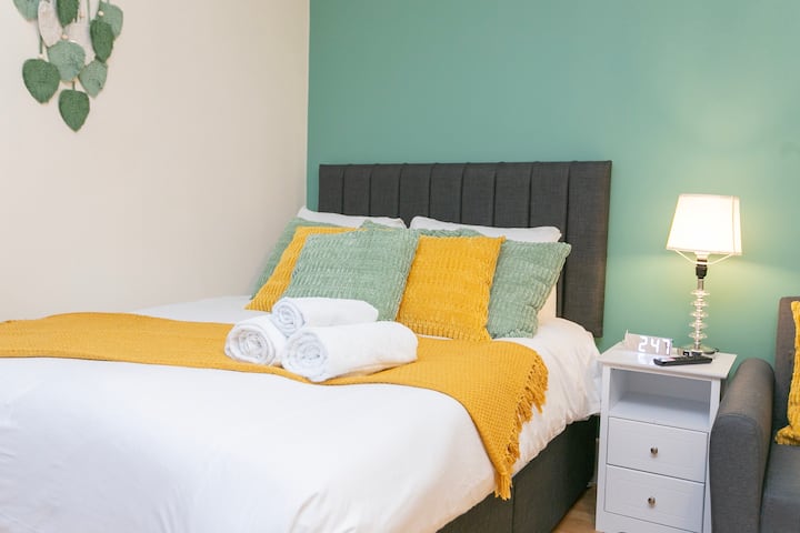 Trendy 1br In West Kensington -Opposite Station - Londra