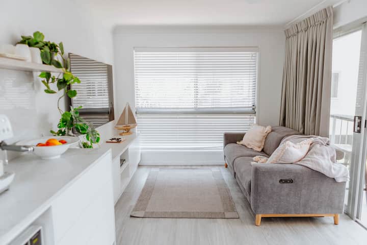 Seacove Resort Apartment - Chic Beachside Retreat - Coolum Beach