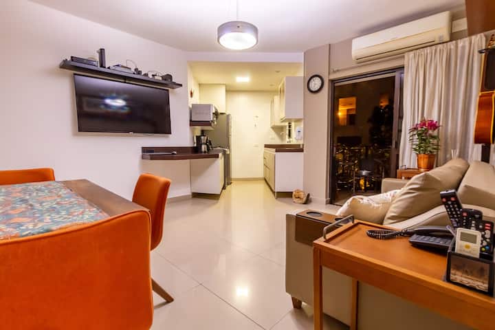 Sala, Quarto Em Hotel Com Piscina - Copacabana