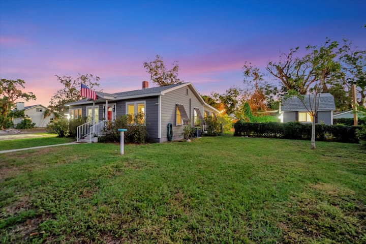 Poolside Family Bungalow - Sleeps 10 - Bradenton, FL