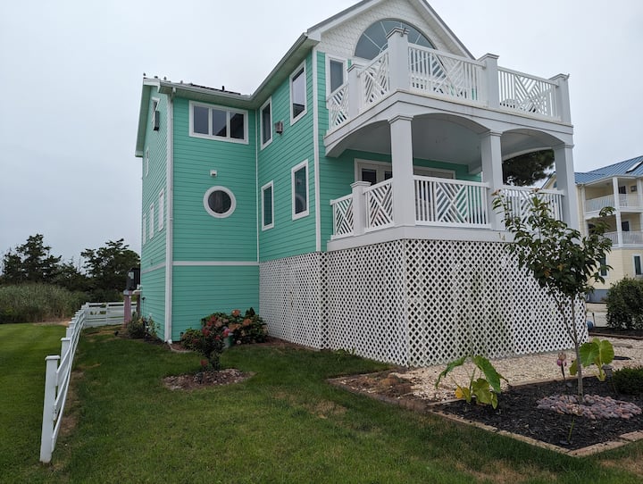 Green Beach Haven
- One Bedroom Suite - Lewes