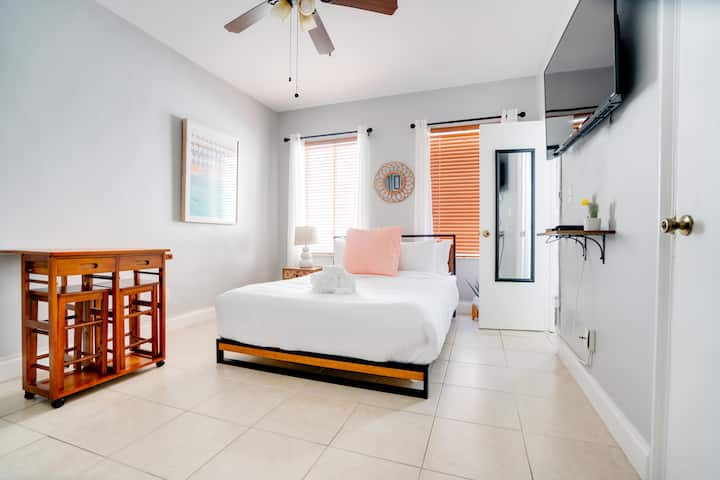 Comfy Studio With Beach Access Across The Street - Miami Beach