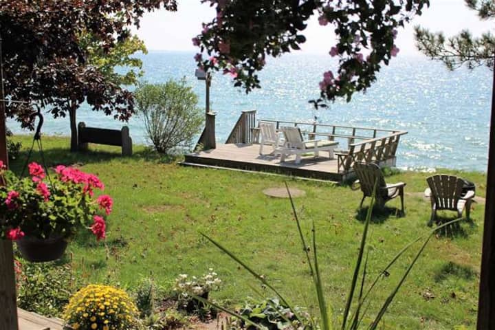 Lake Ontario Waterfront Cottage - Prince Edward