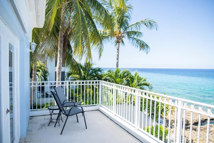 A Beautiful Oceanfront Condo. The Residence #1 - Cayman Islands
