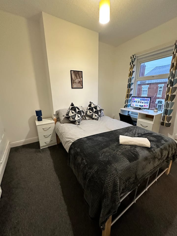 Lovely Town House Room 2 - Coventry