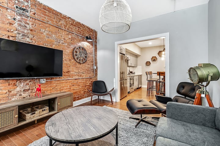 Cozy & Modern Downtown Loft 4br/3bth - Sleeps 12! - Philadelphia County, PA