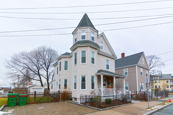 Bedsit, Priv. Bath, Private Home - Cambridge, MA