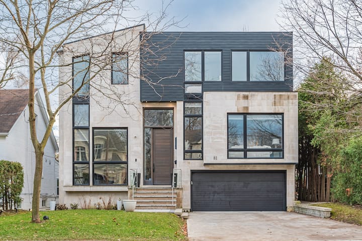 5-bedroom Retreat W/elegant Amenities In Northyork - Toronto