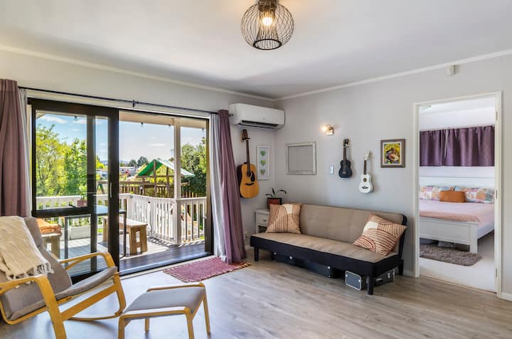 Taupō Guest Suite & Gardens - Zipline & Playground - Taupō