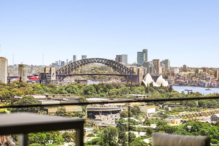 Stylish Double Storey Apt + Harbour Bridge Views! - Bondi Beach