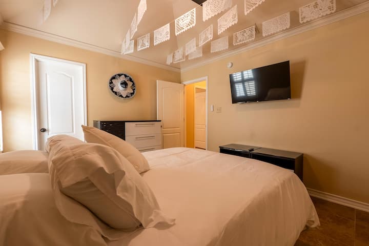 Quiet Furnished Room • Close To Doctor’s Hospital - Laredo, TX