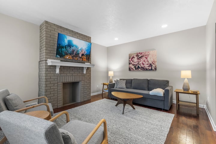Lawrenceville 3br Ping-pong Pad - Pirate, West Mifflin