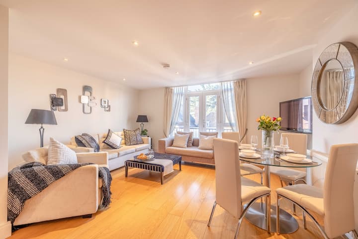 Windsor Gem:3 Bed|2 Bath|parking - Slough