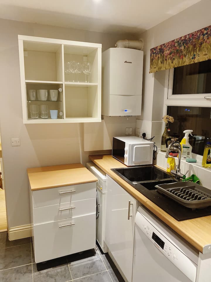 Big Room In Centre Of Reading - Reading