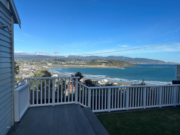 Views For Days In Lyall Bay - Wellington
