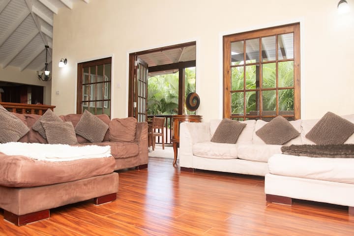 Place De Pam - Santa Lucía