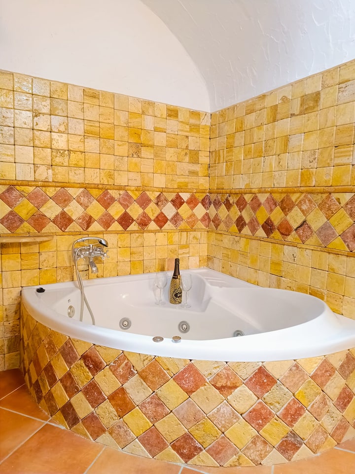 Casa Cueva: Exclusive Royal Andalusian Cave - Guadix