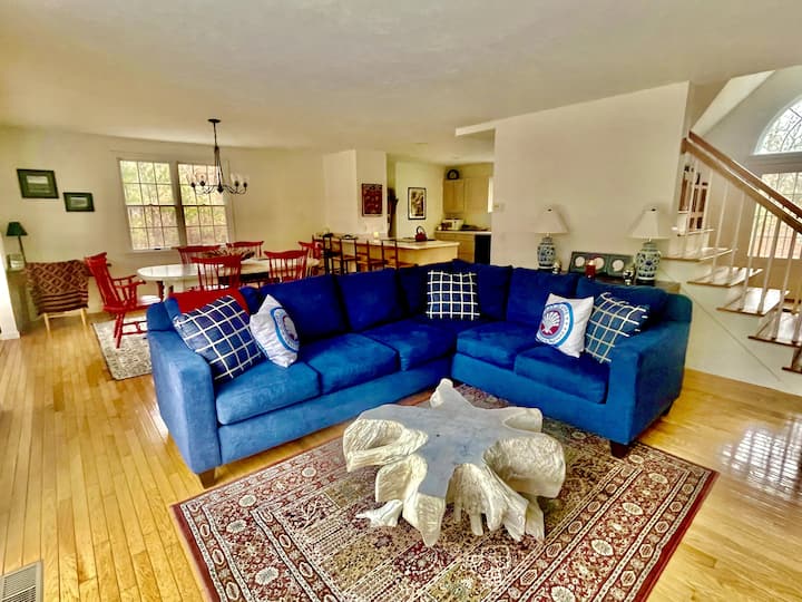 Beautiful 4 Bedroom Oak Bluffs Home - Sleeps 12 - Oak Bluffs, MA
