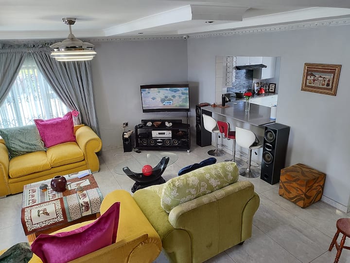 Scones' Guesthouse - Amanzimtoti