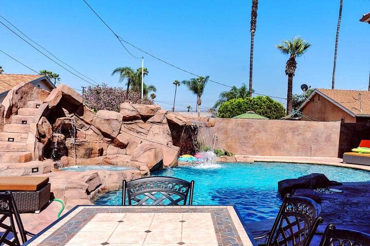 Big Luxury Villa Stay 22 Guests W Pool And Spa - Huntington Beach, CA