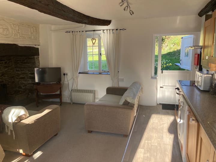 Courtyard Cottage - Grade Ii Listed - Barnstaple - Devon