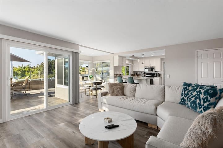 "Spacious Home With Stunning Golf Course Views" - Oceanside, Californie