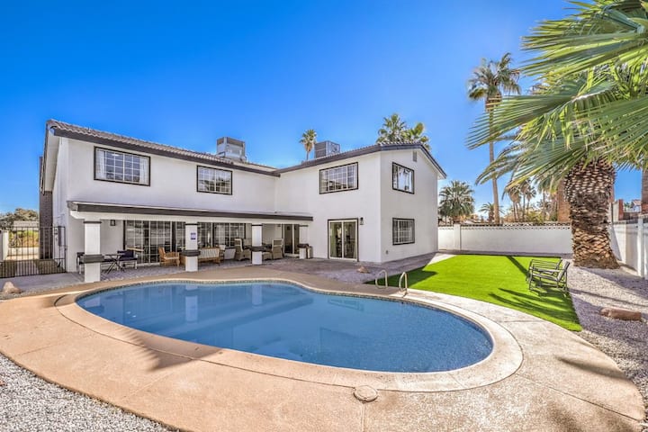 Grand Modern 5bd/4ba 8 Bed Pool~near Strip/airport - Las Vegas