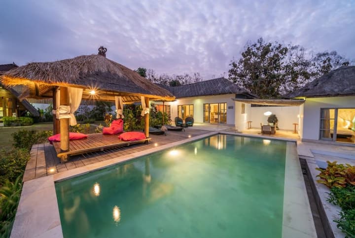 Propriété Spacieuse, 4 Chambres, Vue Mer - Bali