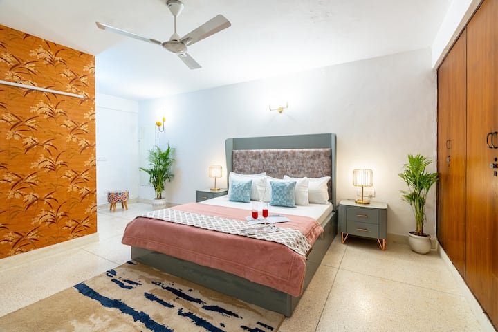 Homlee-excellency 4bhk Apt In South Delhi - New Delhi