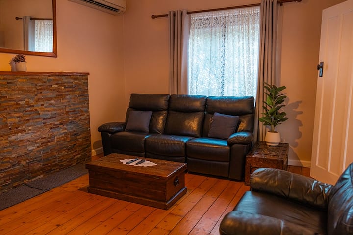 Hydrangea Cottage- Sleeps 6- Mildura - Mildura