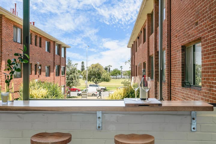 Langley Park 2br Cbd Character Apt W/ Free Parking - Perth