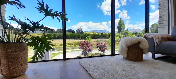 Beautiful Arrowtown Home With A View! - Arrowtown