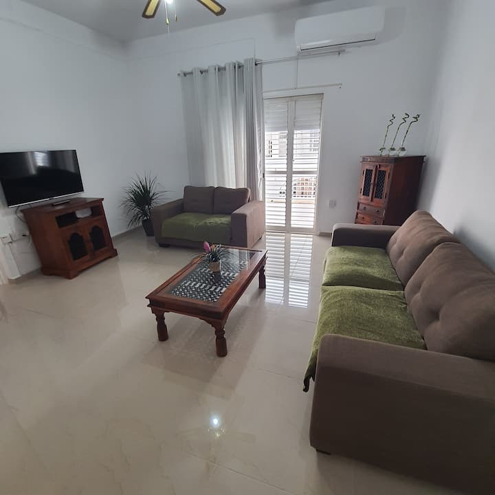 130 Square Meters Of Urban Bliss - Агландзия