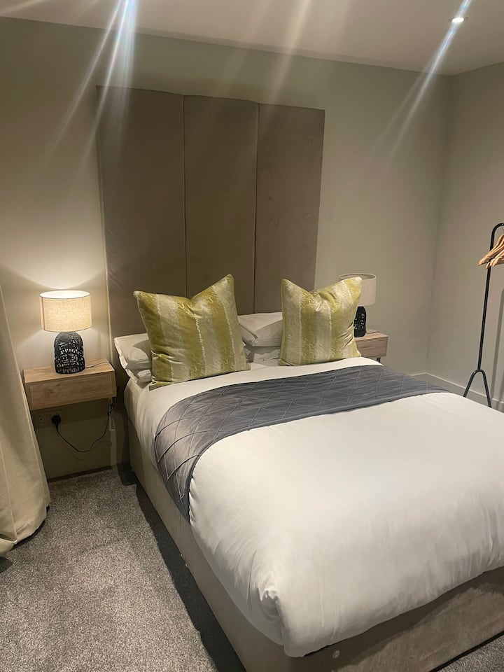 1 Bed Apt, Balcony, Smart Tv In Every Room! - バーケンヘッド
