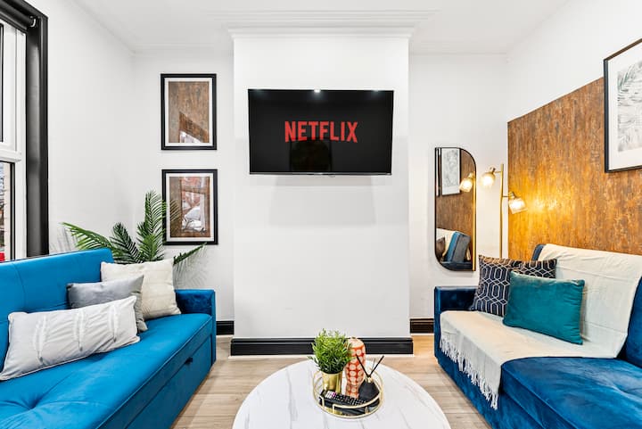 Designer 4 Bed House In Leeds - Sleeps 13 - Leeds