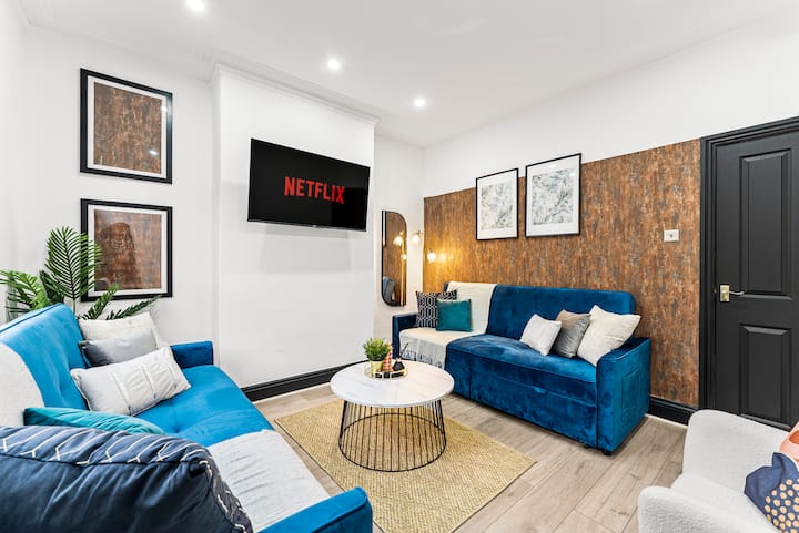 Designer 4 Bed House In Leeds - Sleeps 13 - Leeds
