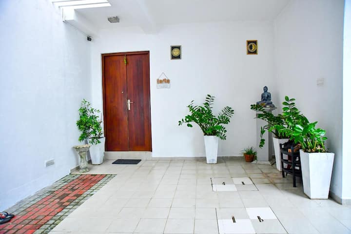 Stunning Home In Central Colombo - Colombo