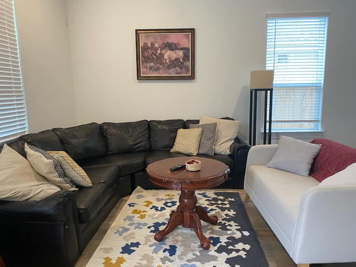 Affordable Room In Georgetown/door Lock/work Desk - Georgetown, TX