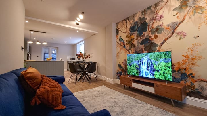 Modern 2-bed Townhouse + Free Private Parking - Brighton