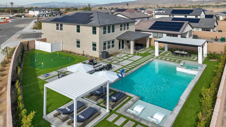 Large Vill + Large Backyard, Putting G & Game Room - Indio, CA