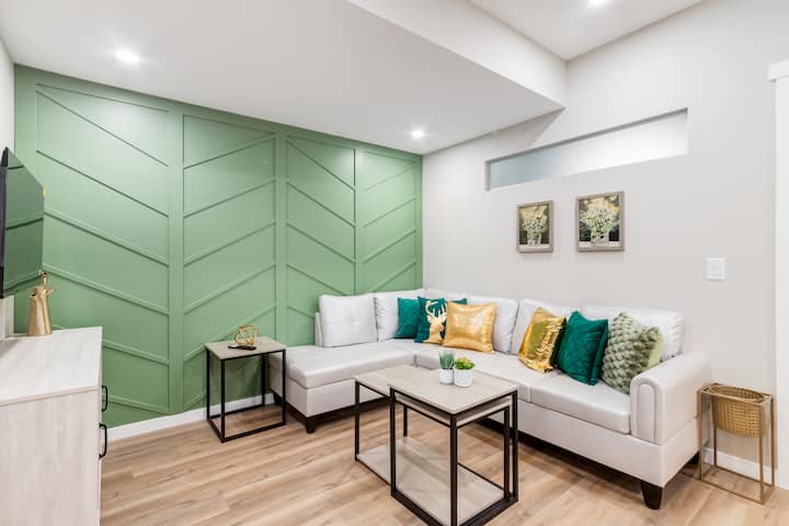 2 Master Bedrooms|2ensuitebaths|sagegreenbeauty2 - Calgary