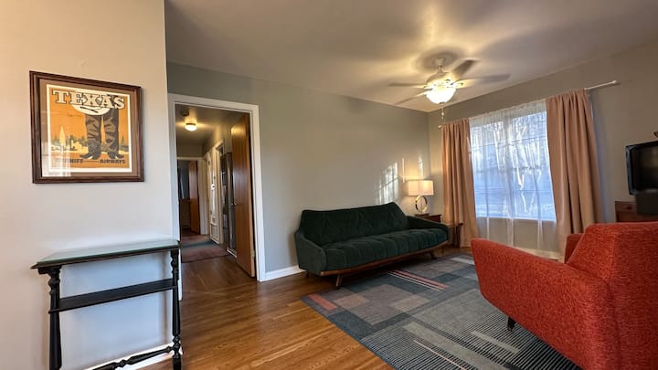 Mid-century Charm In Georgetown - Georgetown, TX