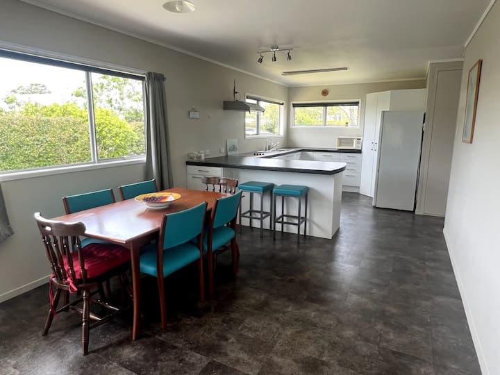 3 Bed 3 Bath Beach House - Hahei