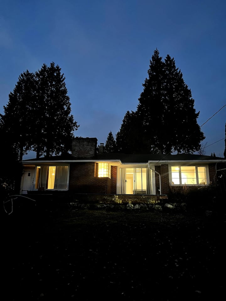Home In West Vancouver - Horseshoe Bay